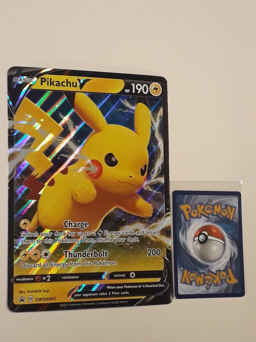 Pokemon Pikachu V Iso Kortti versio 1 - Porvoonpelikauppa.fi